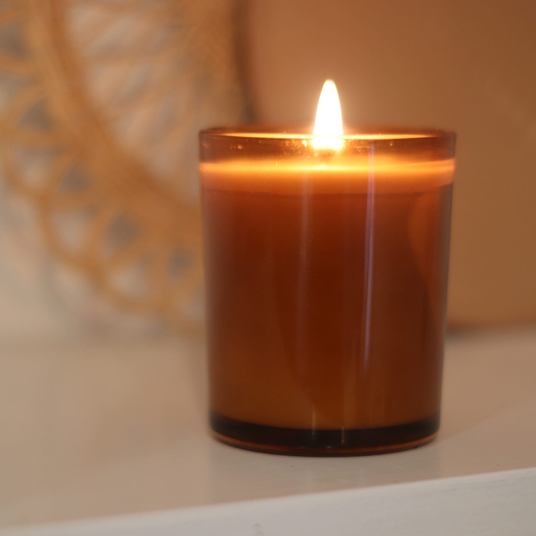 AMBER JAR CANDLE W/ FLORAL DETAILED WOODEN LID | Megan Fox Unlocked